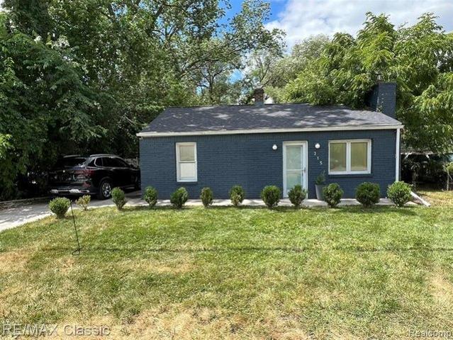 315 Common St, Walled Lake, MI 48390