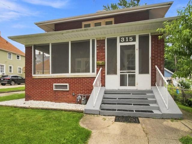 315 Center St, Waukegan, IL 60085