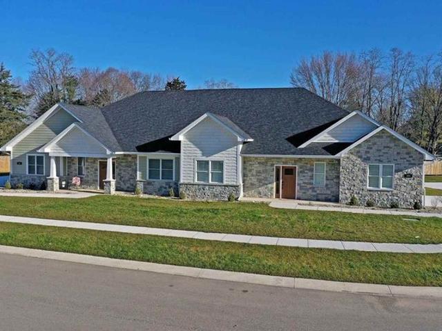 315 Blue River Dr, Knightstown, IN 46148