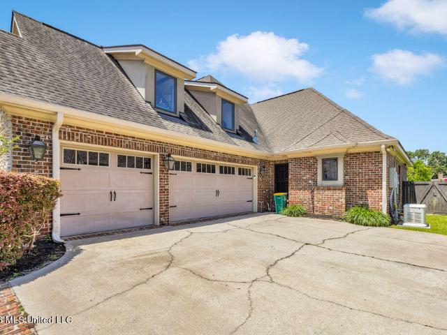315 Goose Pointe Boulevard