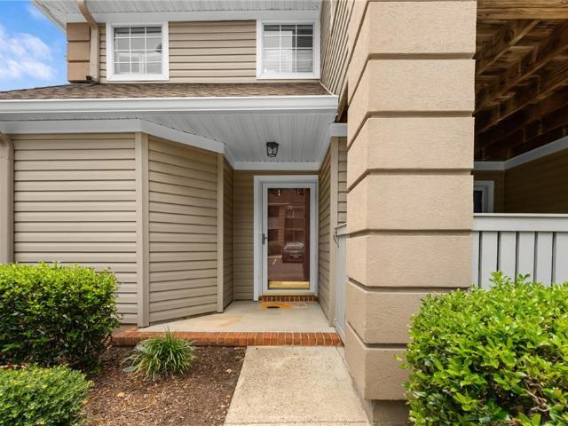 315 Gainsborough SQ