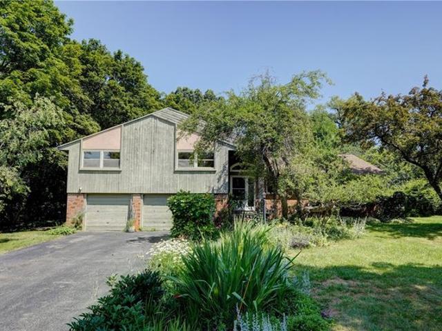 315 Dunrovin Ln, Rochester, NY 14618