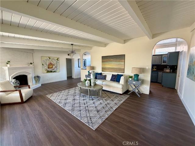 315 E Francis