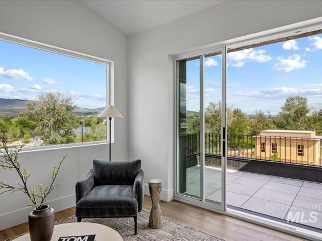 315 E Palapa Ln, Garden City, ID 83714