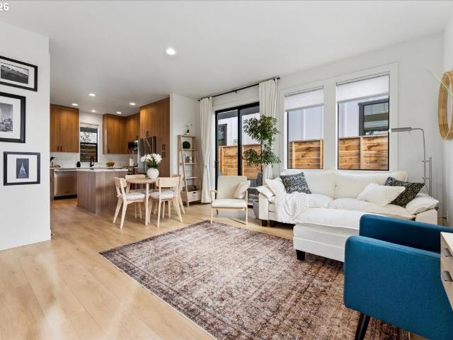 315 e ave
