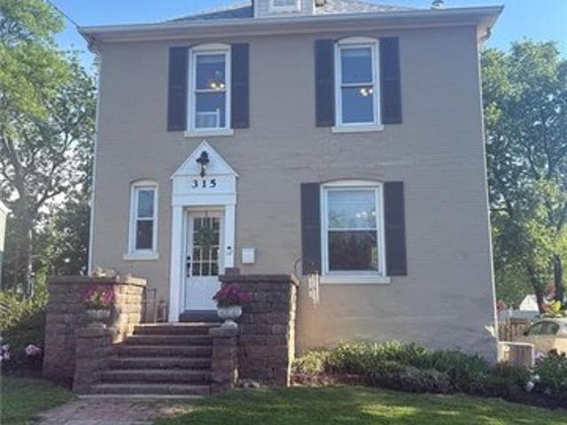 315 Euclid Ave, Rock Hill, MO 63119