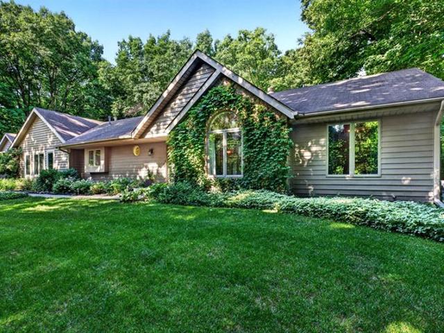 315 Kettle Ct, Slinger, WI 53086