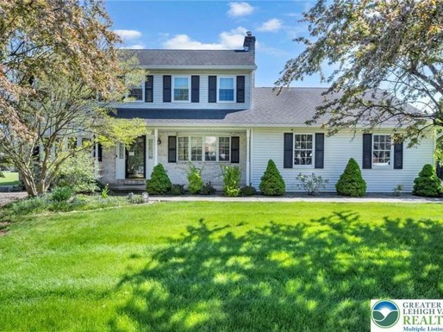 315 Hillview Dr, Lower Nazareth Township, PA 18064
