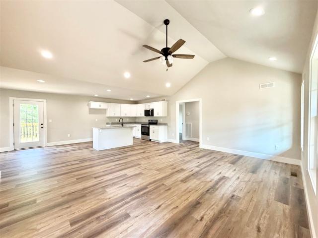 315 Hunters Circle