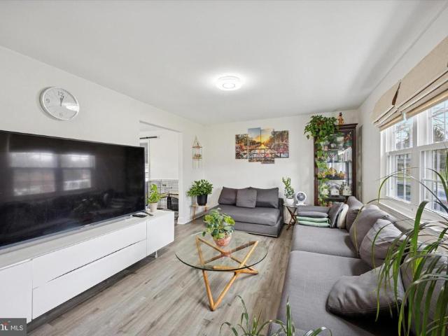 315 Oak Lane W