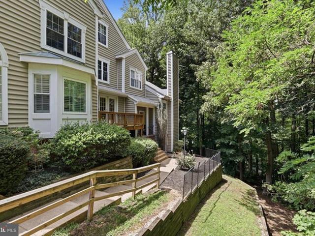 315 Overlook Dr Unit 315, Occoquan, VA 22125