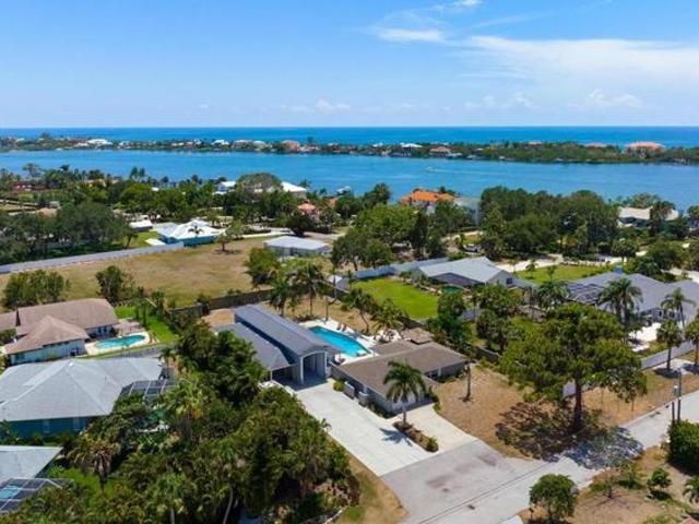 315 Montana Ave, Nokomis, FL 34275