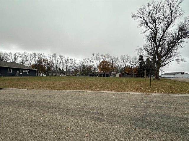 315 Mueller Dr, Hendricks, MN 56136