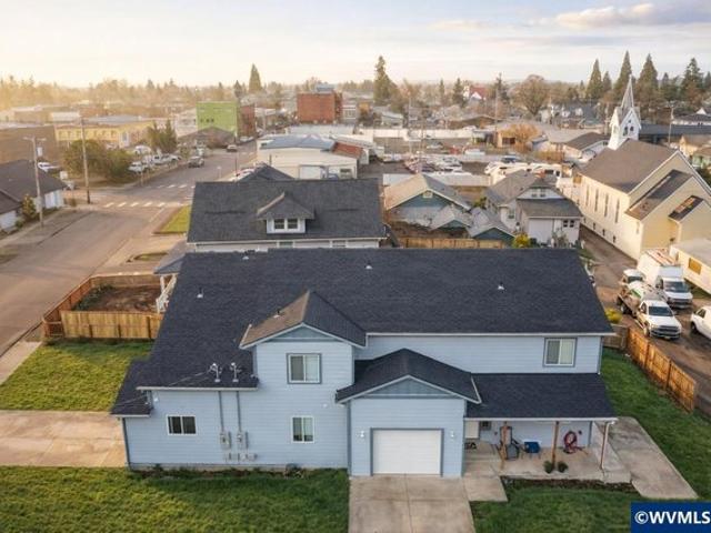 315 S 1st St, Silverton, OR 97381