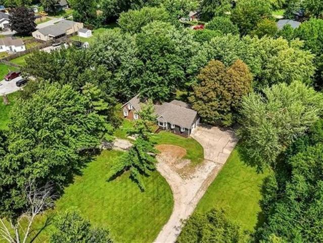 315 S Peculiar Dr, Peculiar, MO 64078
