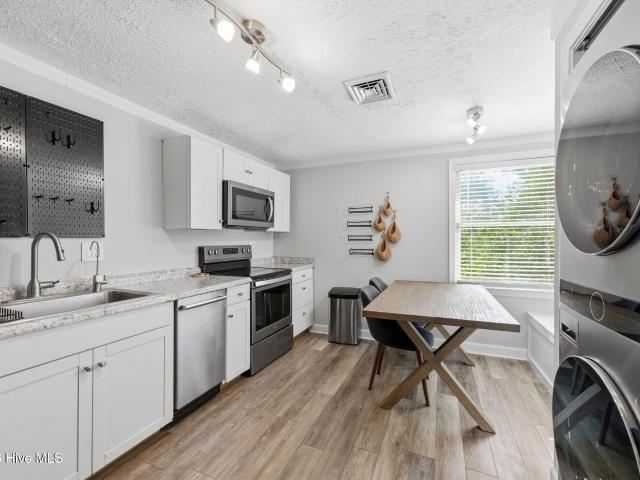 315 River Walk
