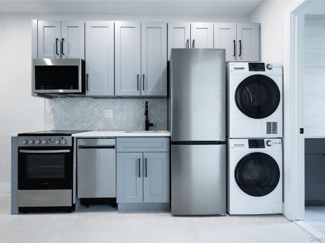 315 W Broadway 1N