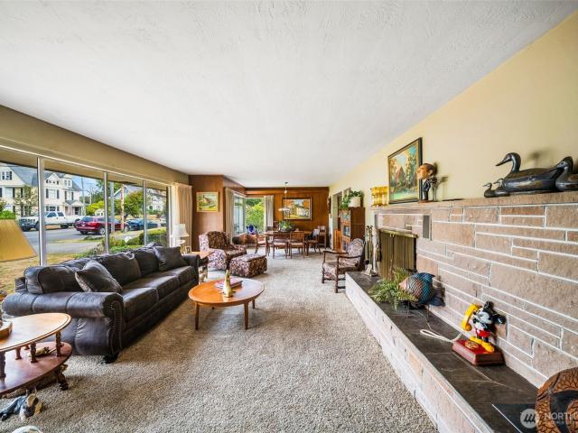 315 W Broadway Avenue