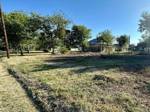 315 W Cedar St, Coleman, TX 76834