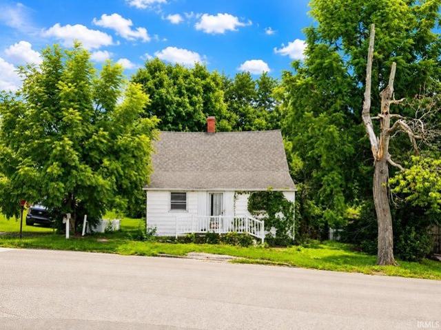 315 W College St, Oakland City, IN 47660