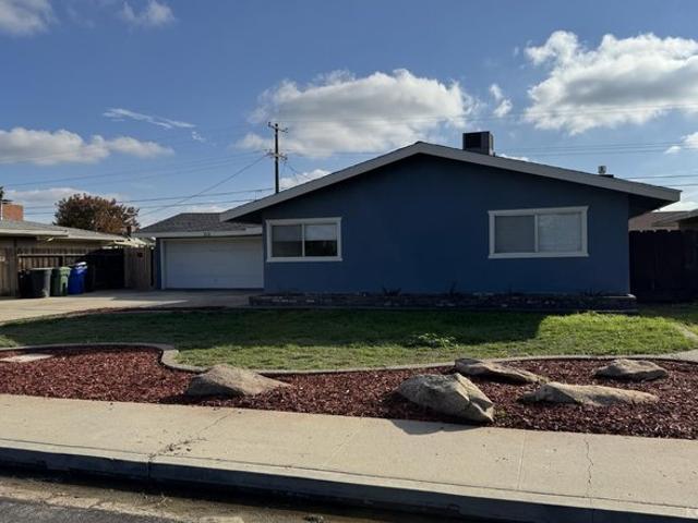 315 W Glendale Ave, Lemoore, CA 93245
