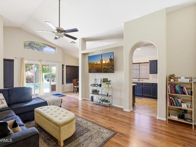 315 w kelton lane