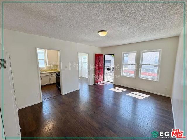 315 W Queen Street