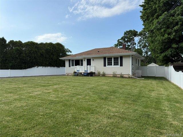 315 Wicks Rd, New Suffolk, NY 11956
