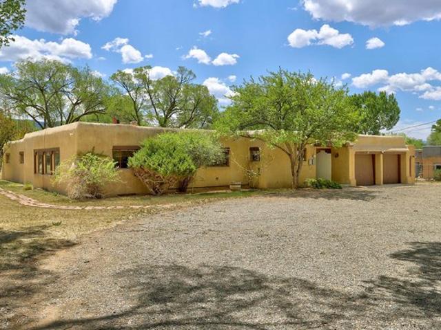 315 Theodora St, Taos, NM 87571