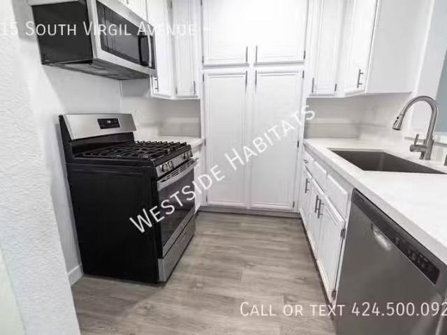 315 Virgil Gorgeous, fully renovated building located in Kor.