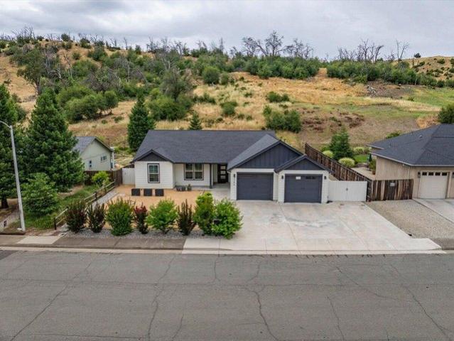 3164 Harlan Dr, Redding, CA 96003