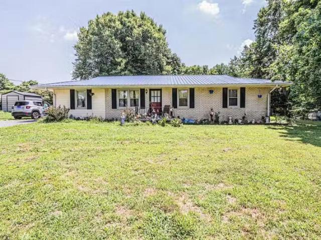 3164 WHITNEY RD, SCOTTSVILLE, KY 42164 Single Family Residence.