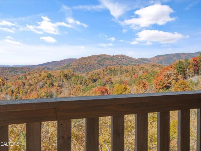 3165 Bear Mountain Ln, Sevierville, TN 37876 | MLS #3205 | Compass