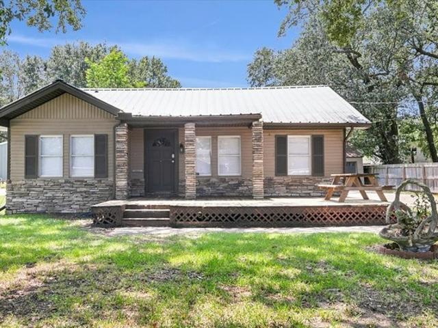 3165 Charles Ave, Groves, TX 77619