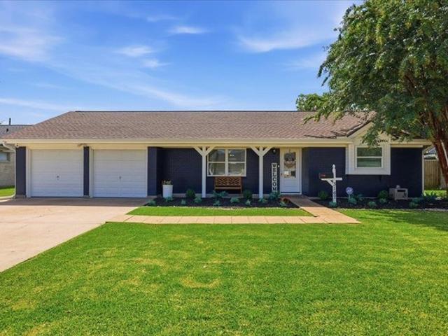 3167 Sandalwood Dr, Port Neches, TX 77651