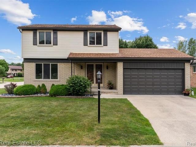 31690 Joann Dr, Chesterfield Township, MI 48047