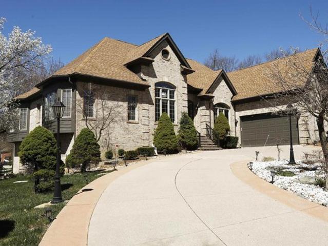 3169 Paramount Ln, Auburn Hills, MI 48326