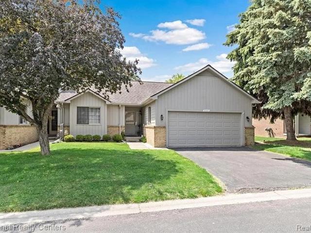 31601 Merriwood Park Dr, Livonia, MI 48152