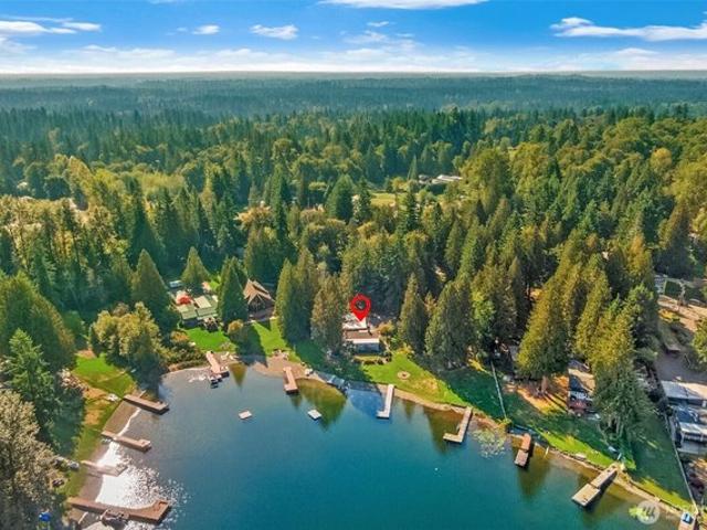 31602 W Lake Morton Dr SE, Kent, WA 98042