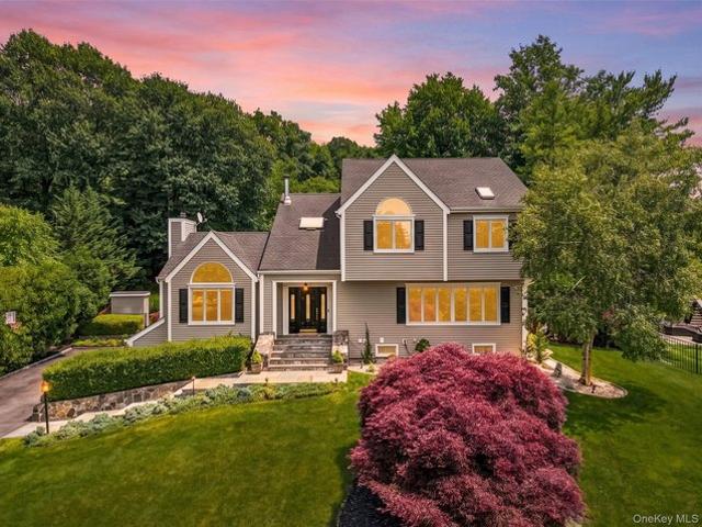 3160 Arbour Ln, Yorktown Heights, NY 10598