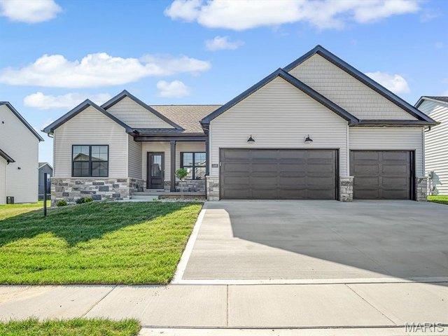 3160 Ashley Dr, Glen Carbon, IL 62034