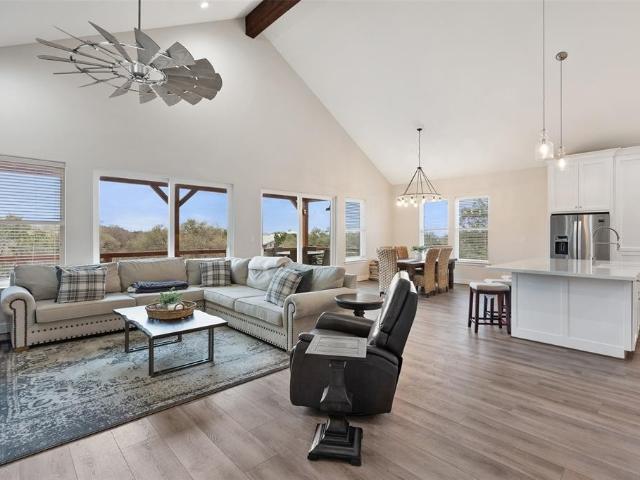 3160 Lakeview Drive