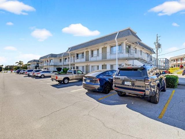 3160 Lake Osborne Dr Apt 109, Lake Worth Beach, FL 33461