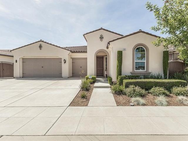 3160 Salem Ave, Clovis, CA 93619