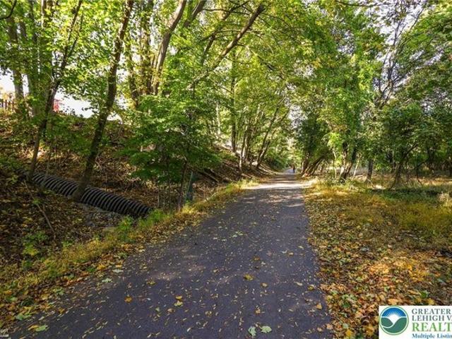 3161 E Church St, Whitehall, PA 18052