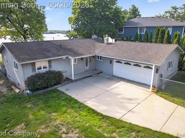 3161 Jackson Blvd, Highland, MI 48356