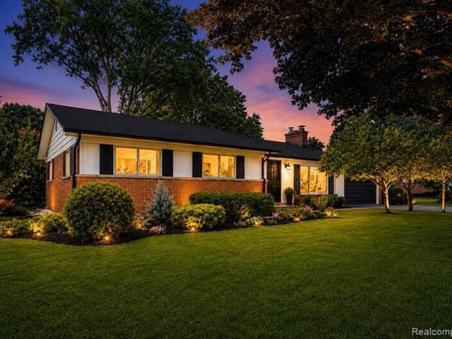 3161 Woodcrest Rd, Rochester Hills, MI 48309