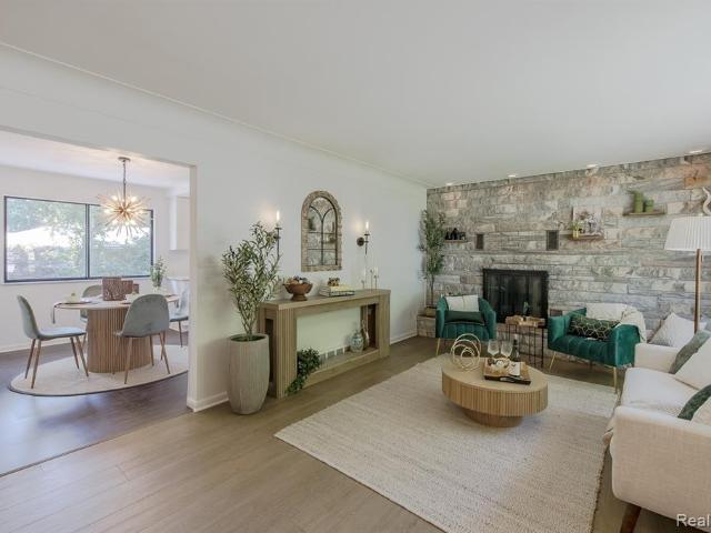 3161 Woodcrest Road