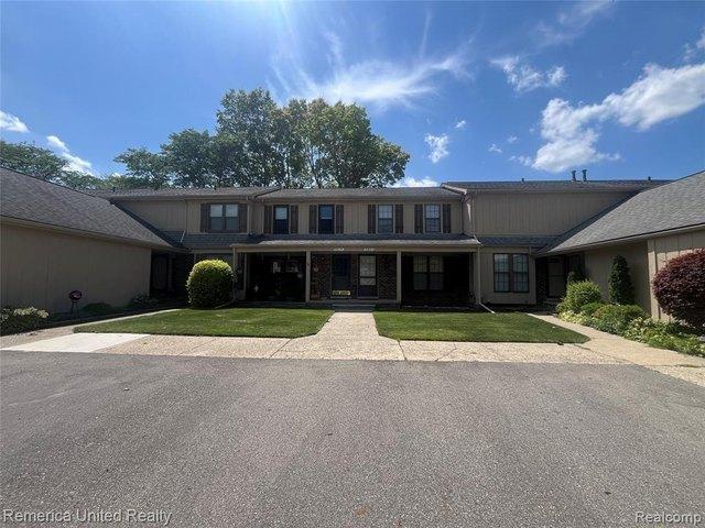 31621 Green Meadow Ln, Warren, MI 48093