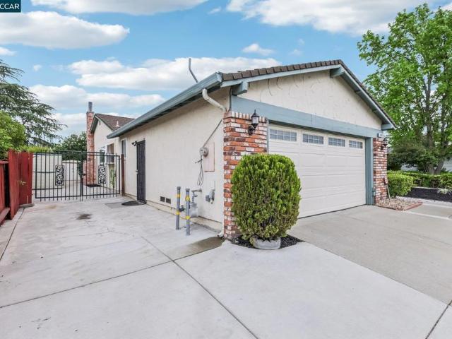 3162 Westbourne Dr